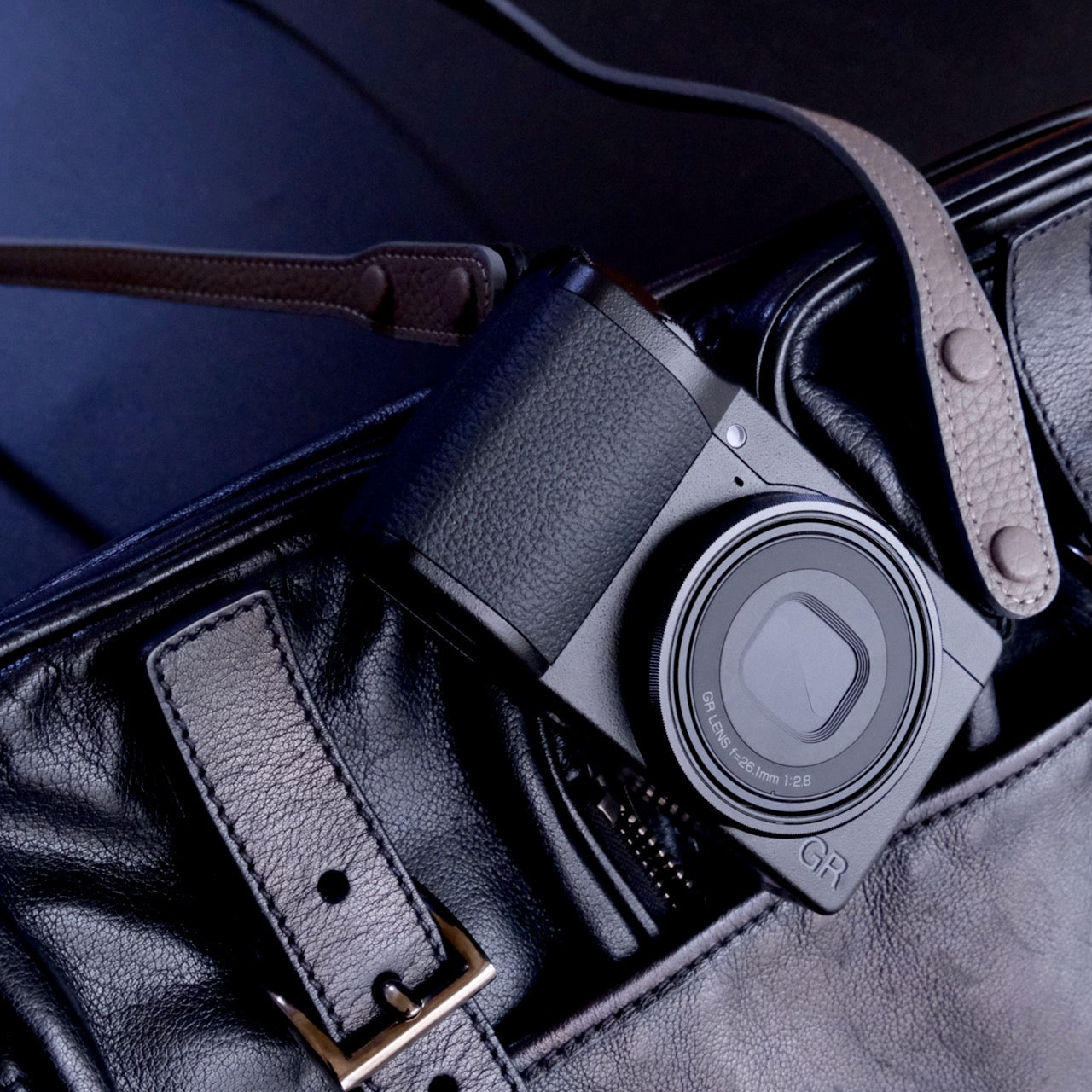 GR leather neck strap – インダストリア